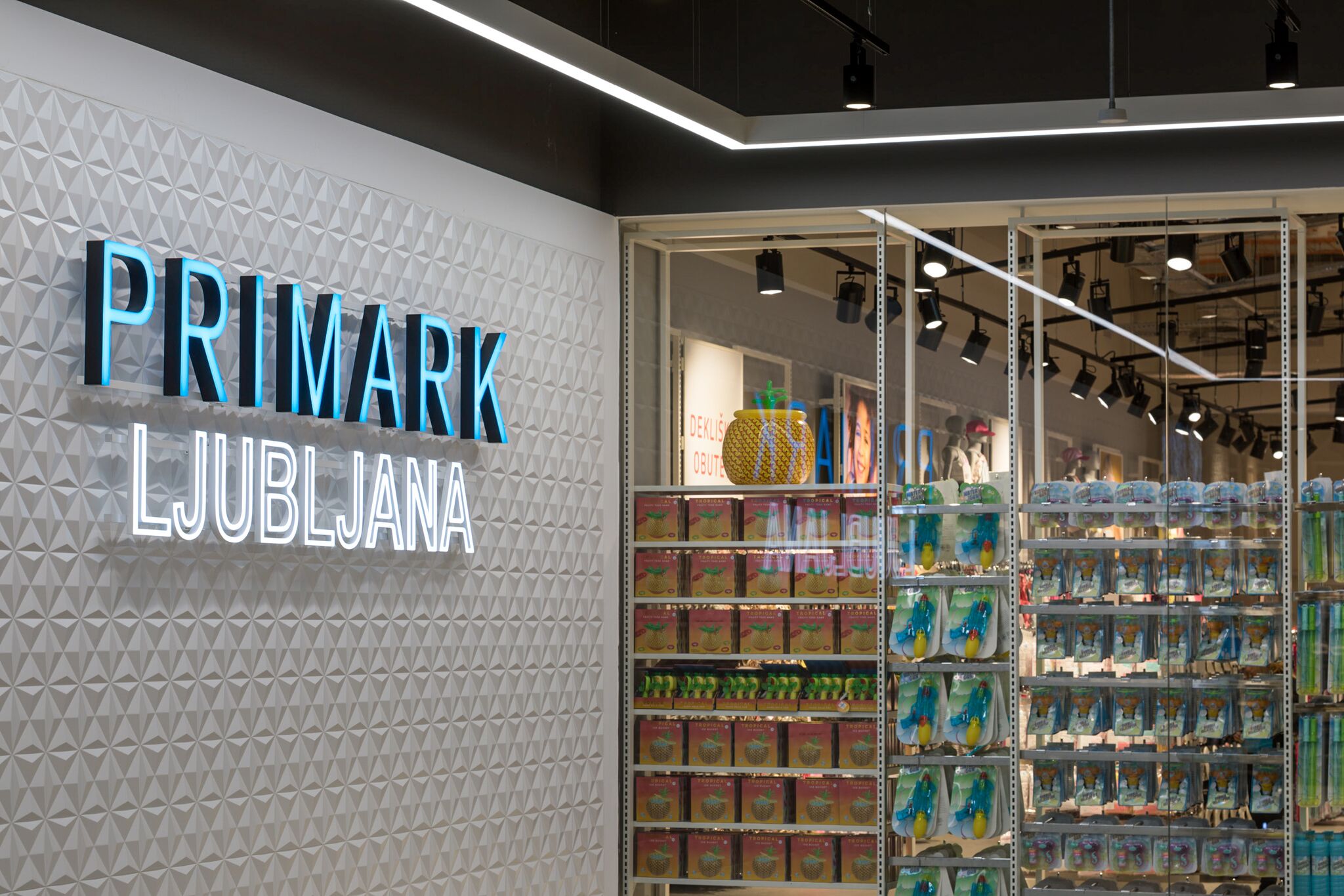 Otvoren je Primark u Ljubljani! Zavirili smo u unutrašnjost prodavaonice