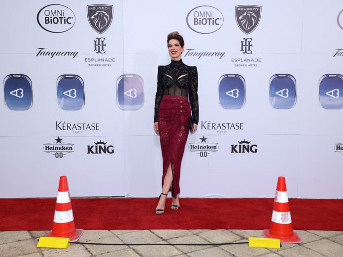 Ana Radišić s brojnim poznatim osobama „uzletjela među oblake“ i ...