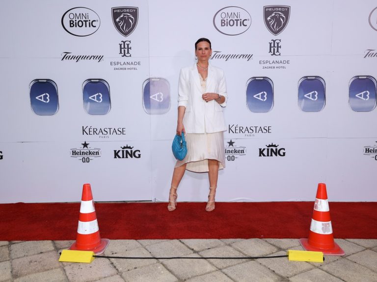 Ana Radišić s brojnim poznatim osobama „uzletjela među oblake“ i ...