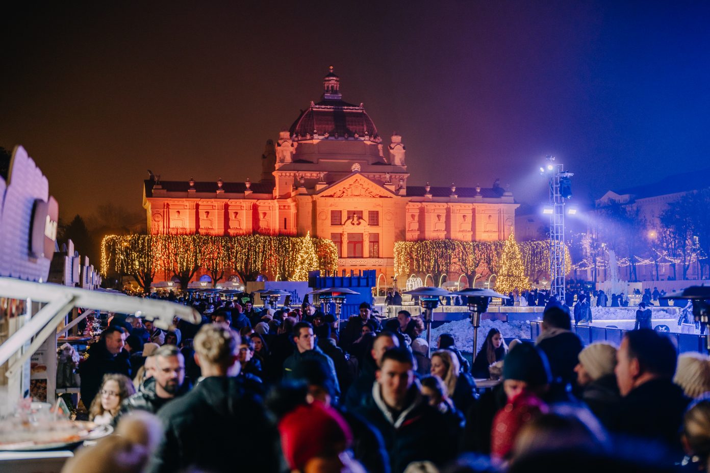 Zagreb u ritmu završetka godine: Advent Zrinjevac i Ledeni park za ...